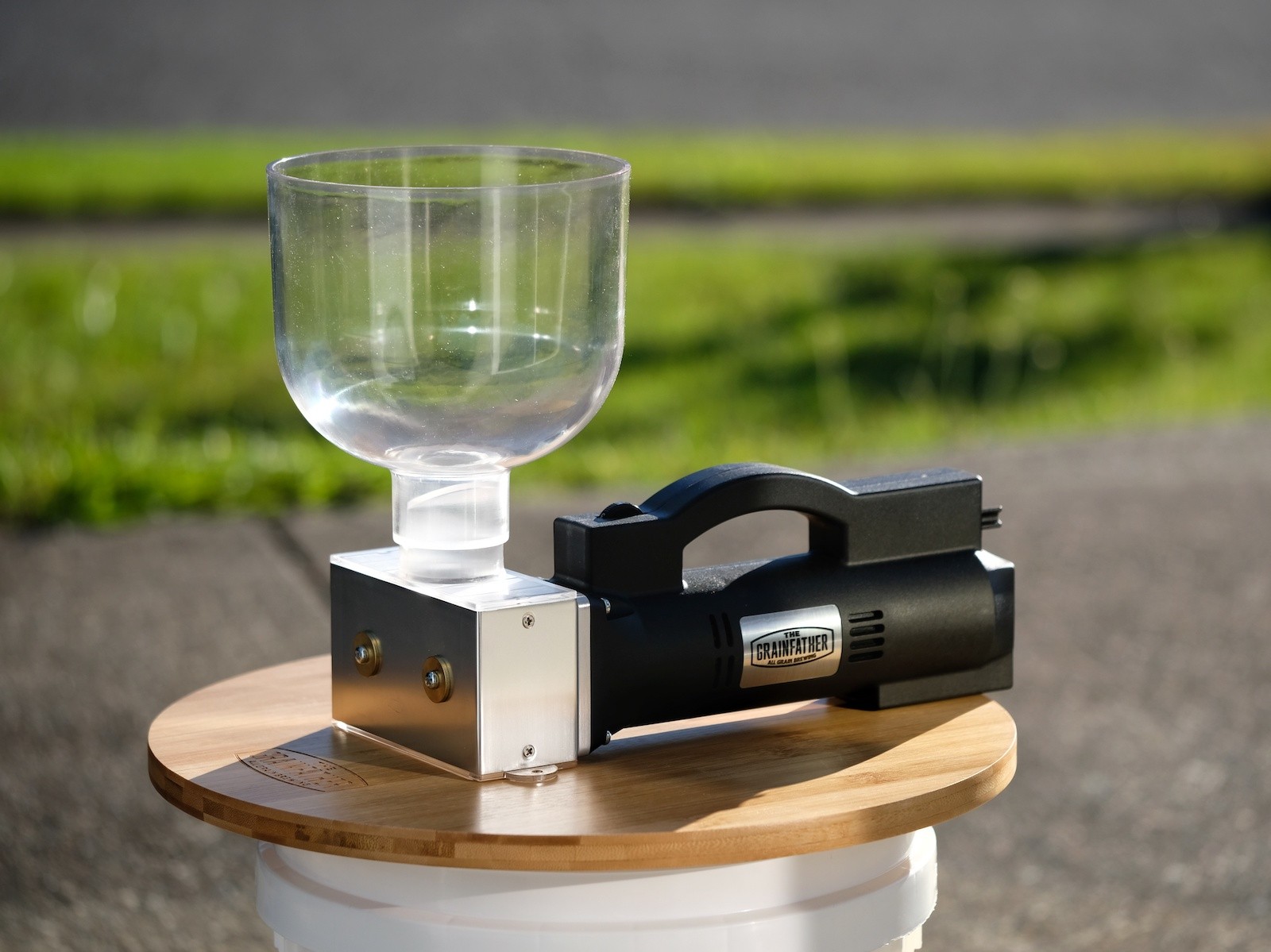 Reasons Every Baking Enthusiast Needs A Grain Grinder And How To Choose ...