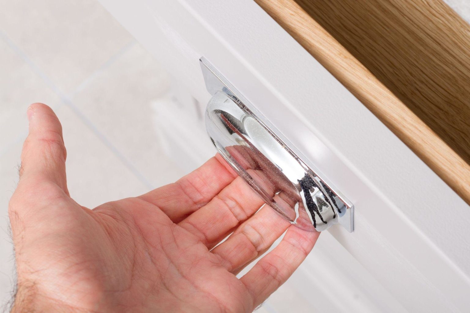 Hardware: How To Select The Perfect Knobs And Pulls For Your Kitchen Cabinets – The Kitchen Blog